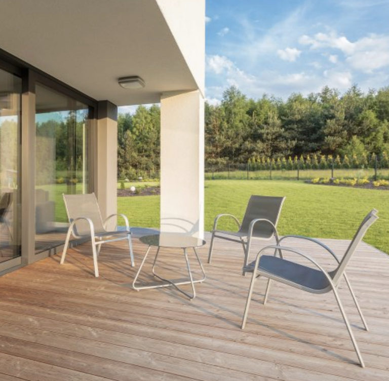 Comment entretenir une terrasse en Pin Autoclave Classe 4